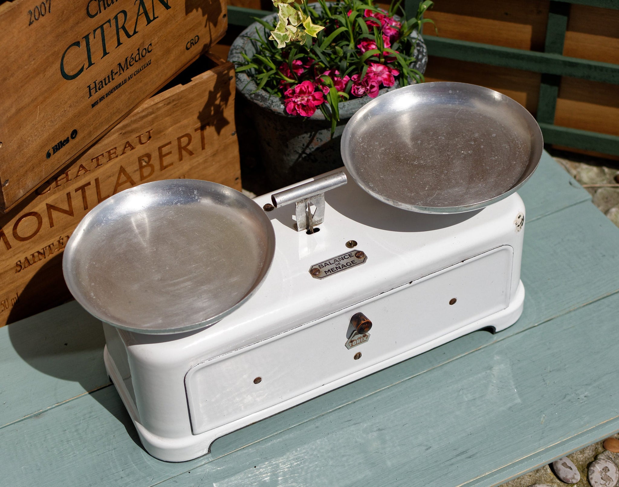 1950s ~ French Vintage Collectible Enamel Kitchen SCALE/BALANCE ~ Whit ...